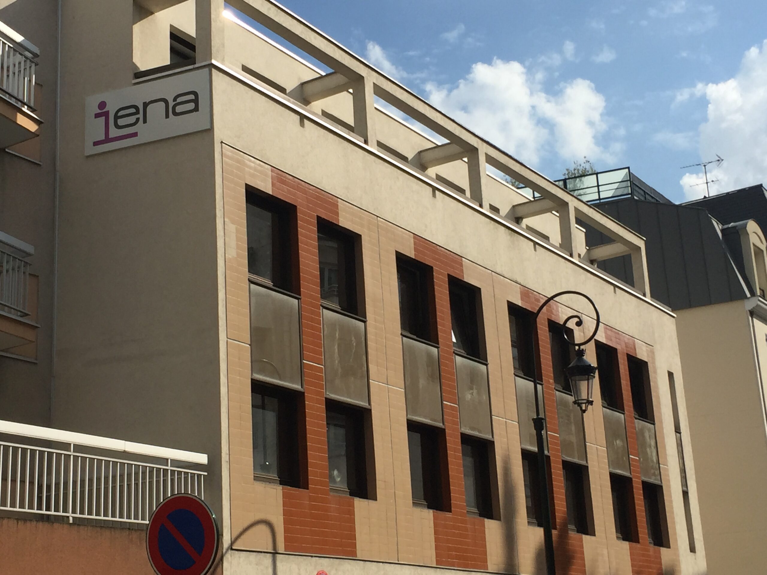 Le cabinet IENA installe son enseigne aux portes de la Défense - IENA